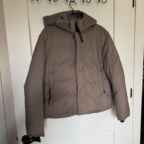 Aritzia | Jackets & Coats | The Super Puffthe Super Onepuff Shorty M ...